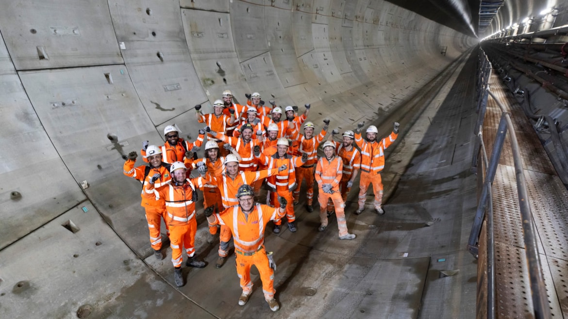 HS2 reveals giant tunnelling machines ready for 4.5-mile drive to ...